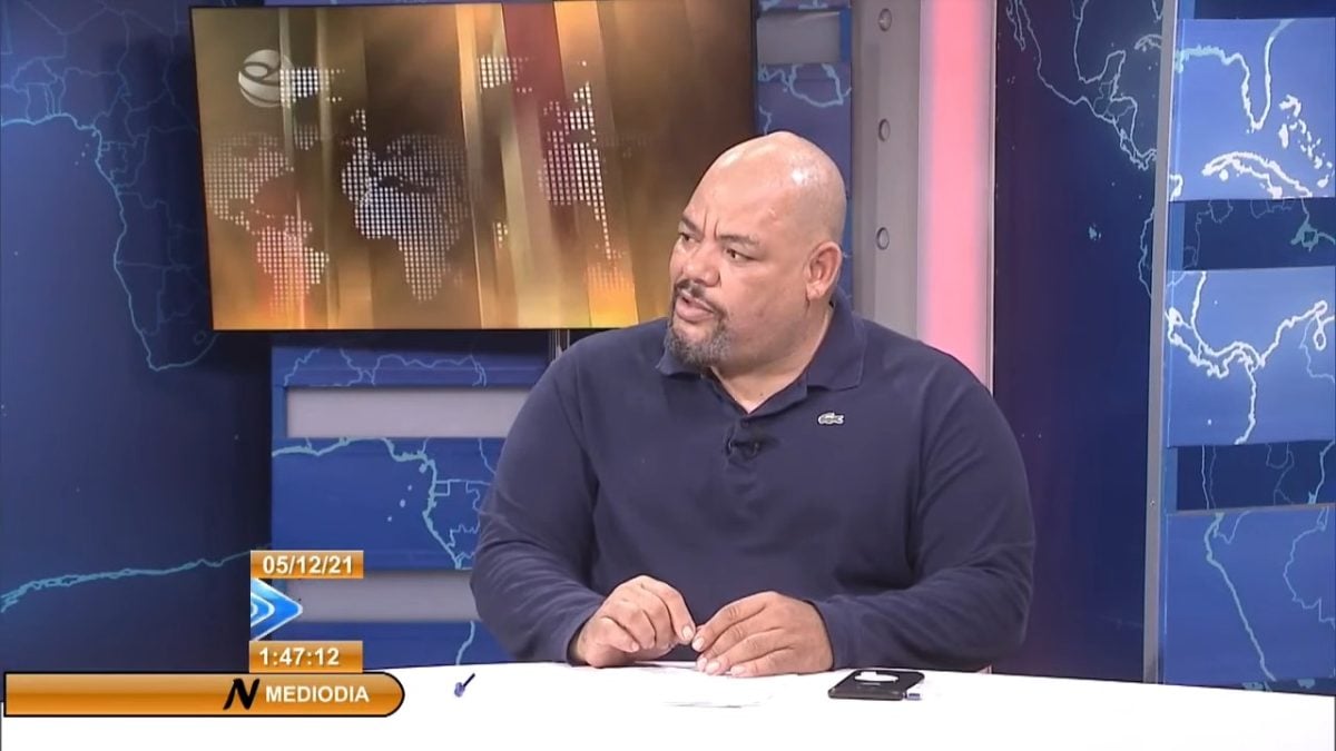 Artista cubano “Kcho” brinda ayuda a las víctimas del tornado en Regla