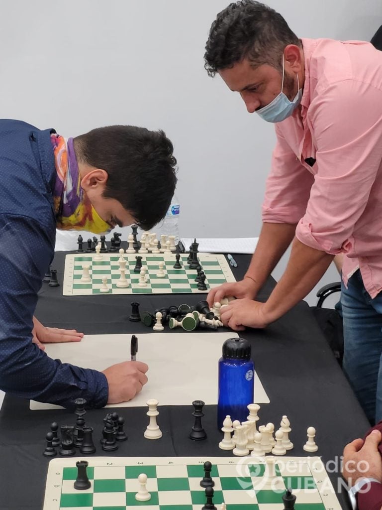 Realizan simultánea de ajedrez en Miami y el primer movimiento fue de ...