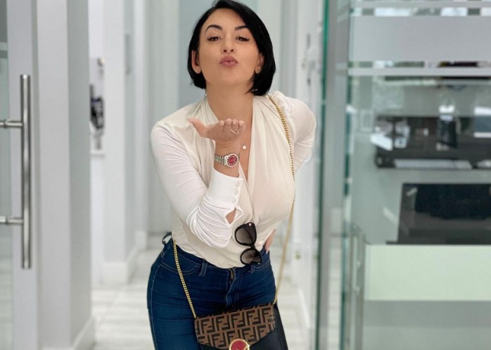 Imaray Ulloa Reaches 1 Million Fans On Instagram!