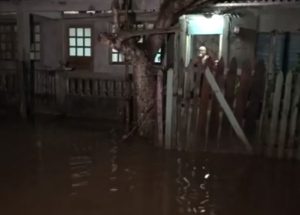 Despliegan equipo de rescatistas en Baracoa por fuertes inundaciones