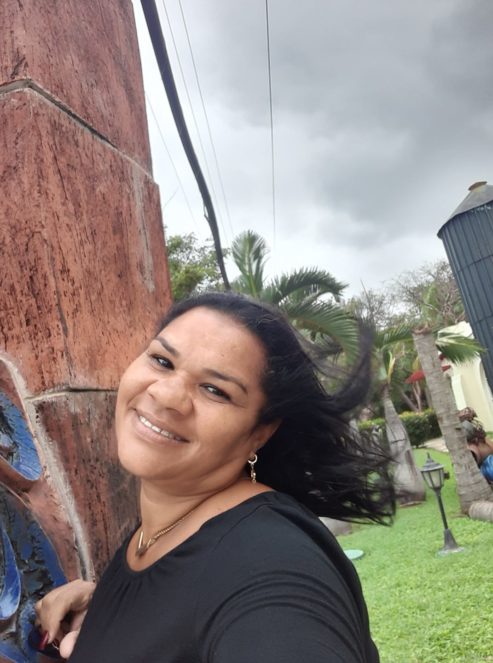 ¡Identificada! Esta es Yasel Navarrete, represora de la activista ...