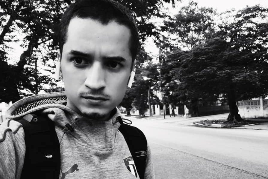 Destituyen a Armando Franco como director de la revista Alma Mater