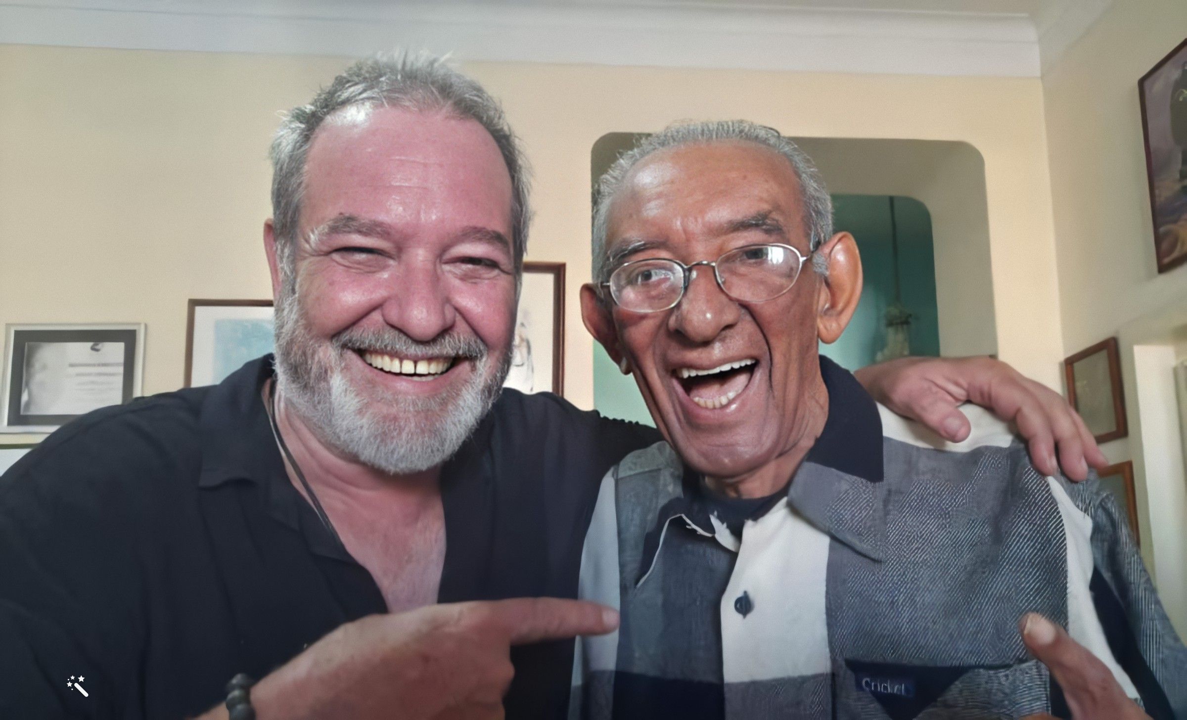 Actor cubano Jorge Perugorría sorprende a Mario Limonta por su cumpleaños