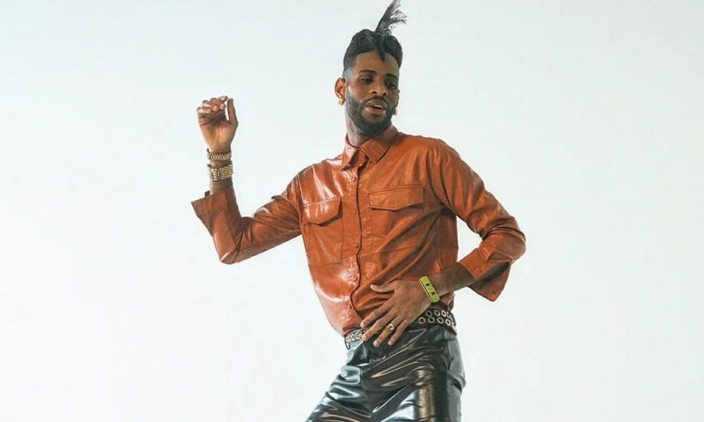 Vestido de vampiro felicitó Eduardo Antonio a El Yonki por su cumpleaños