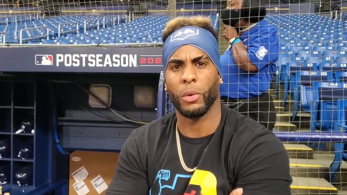 Pelotero cubano Yandy Díaz firma contrato millonario con Tampa Bay