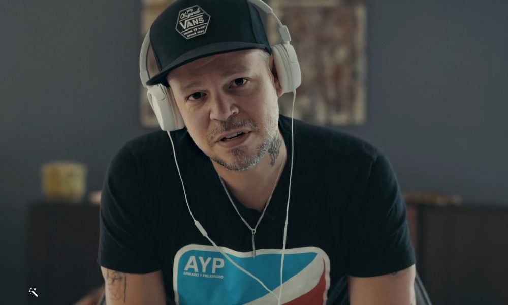 Residente conmovió a todos en los Latin Grammy al leerle su carta a ...