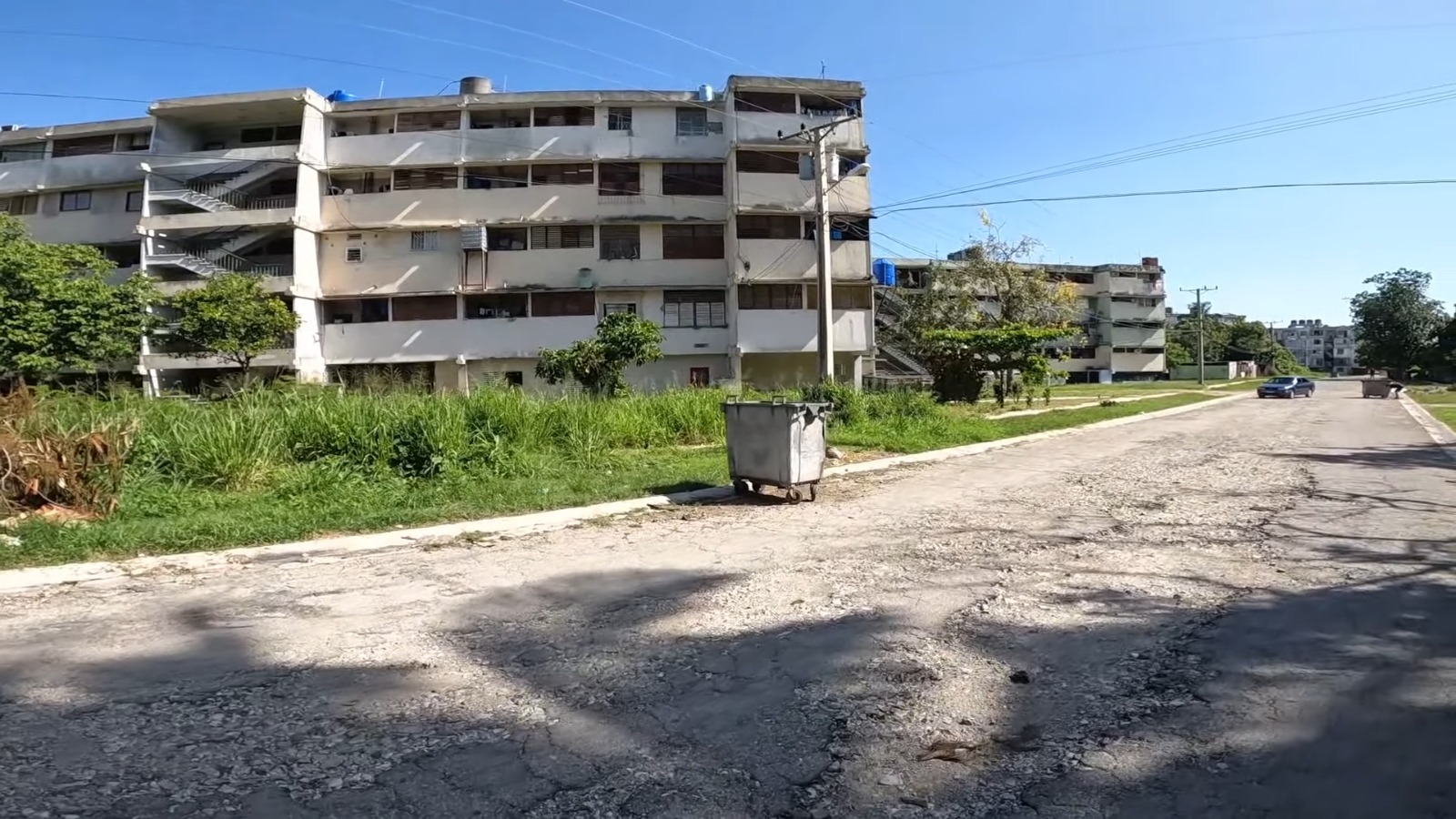 Amenazan a una familia en Alamar por escribir "Patria y Vida" en su casa