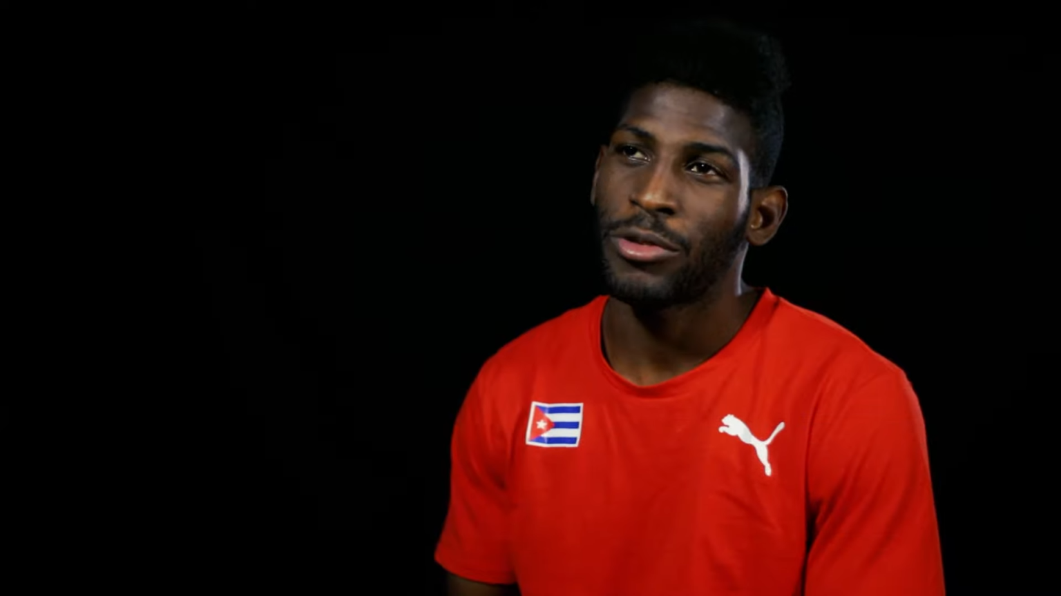 Boxeador Andy Cruz arrasa en su debut profesional tras salir de Cuba