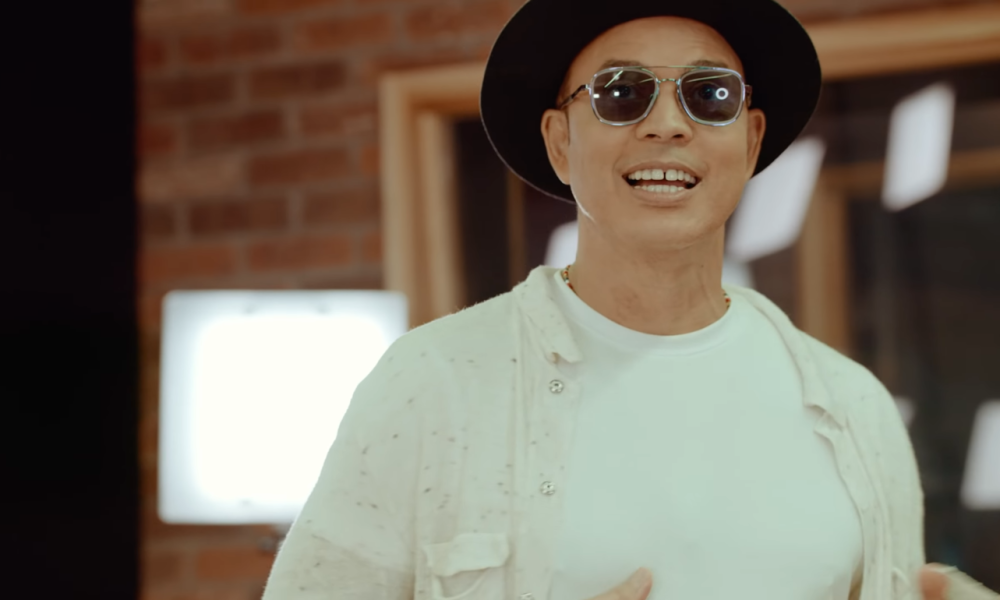 Humorista cubano Alexis Valdés y su pareja rumbo a Guatemala