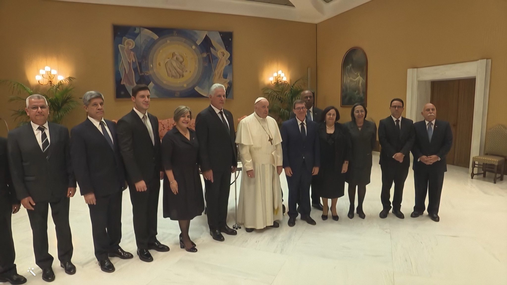 Díaz-Canel lleva a su hijo ante el papa y lo presenta como "la ...