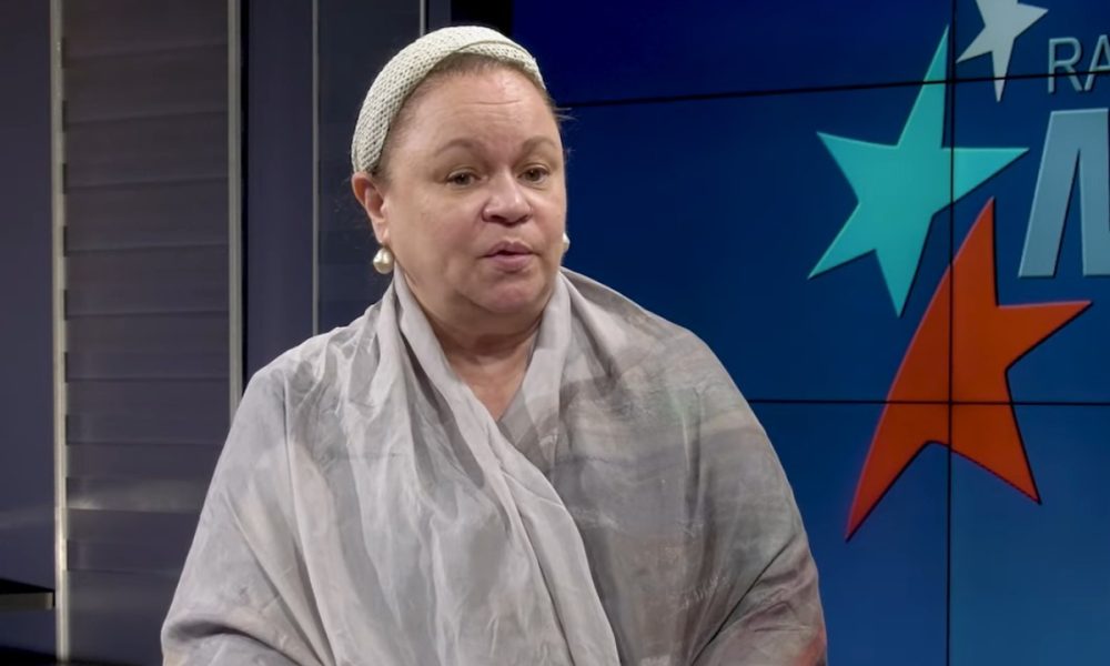 Zoé Valdés: biografía de la escritora y activista cubana