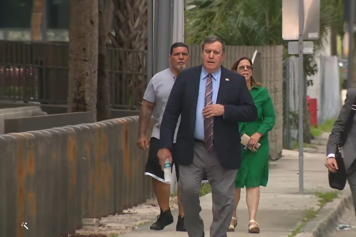 Condenan al exalcalde de Miami Joe Carollo a pagar más de 63 millones ...