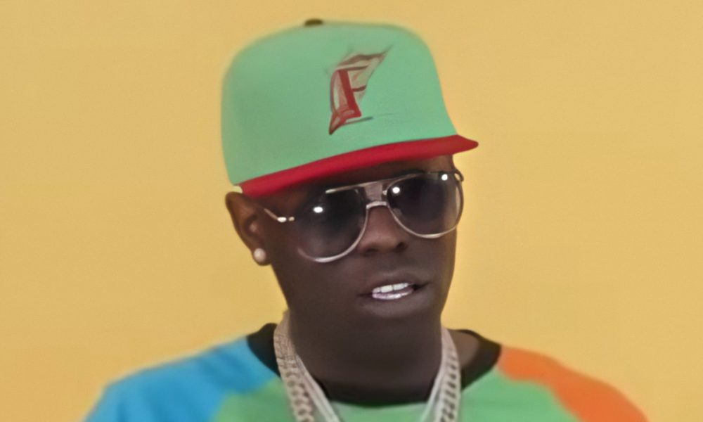 Chocolate MC presenta a su nueva novia