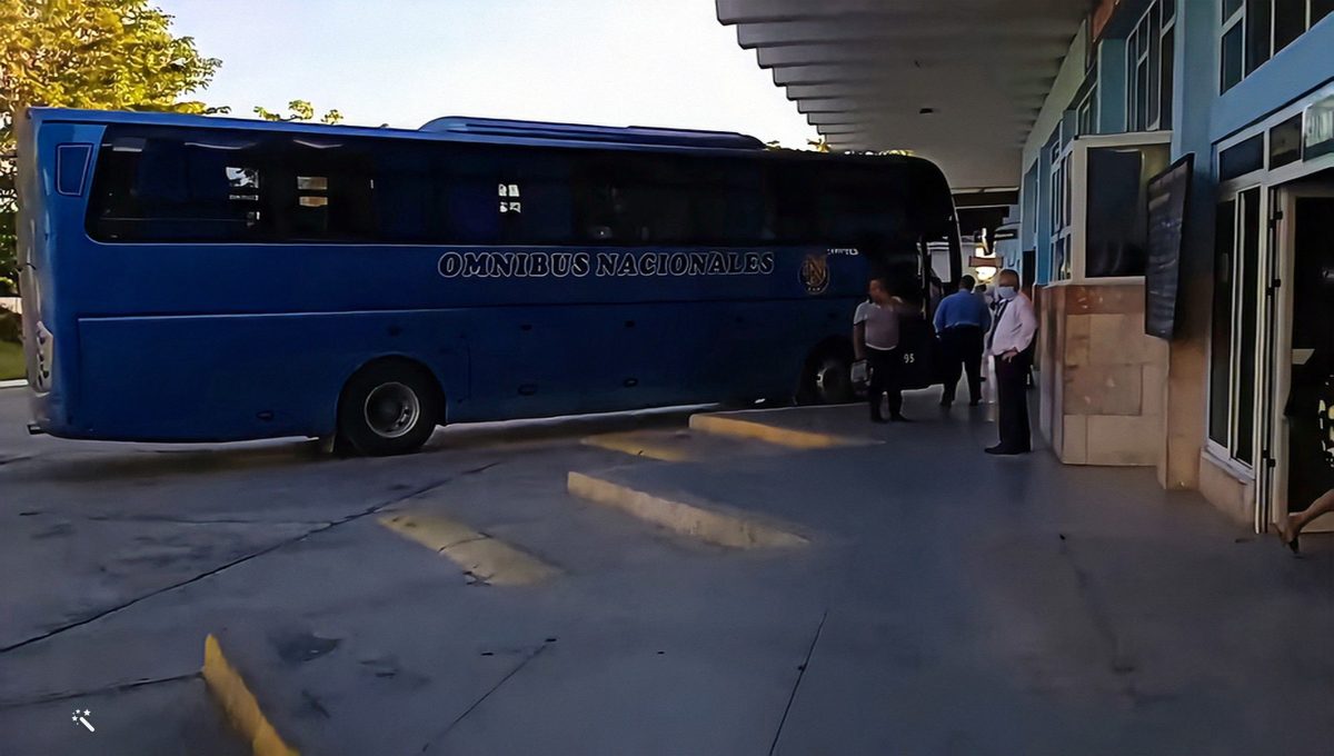 Llega a Cuba empresario chino de Yutong precedido por la venta de 10. ...