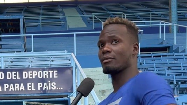 Pícher cubano Liván Moinelo no jugará más en la Liga Japonesa