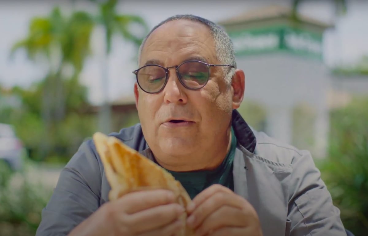 Alberto Pujol muestra el “verdadero” sándwich cubano en un anuncio de ...