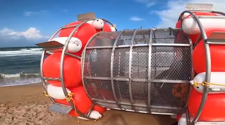 Guardia Costera de EEUU detiene a viajero en un bote casero con forma ...