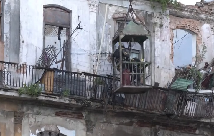 Gobierno cubano amenaza a familias damnificadas por el derrumbe en La Habana