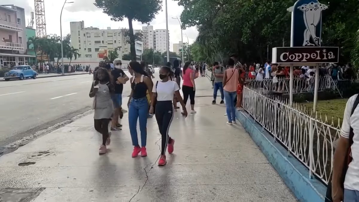 Limitan venta de helado en la reapertura del Coppelia de La Habana