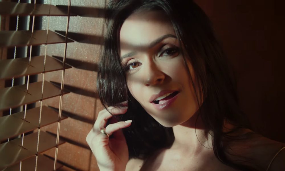 Cantante cubana Diana Fuentes presume el primer concierto de su hijo