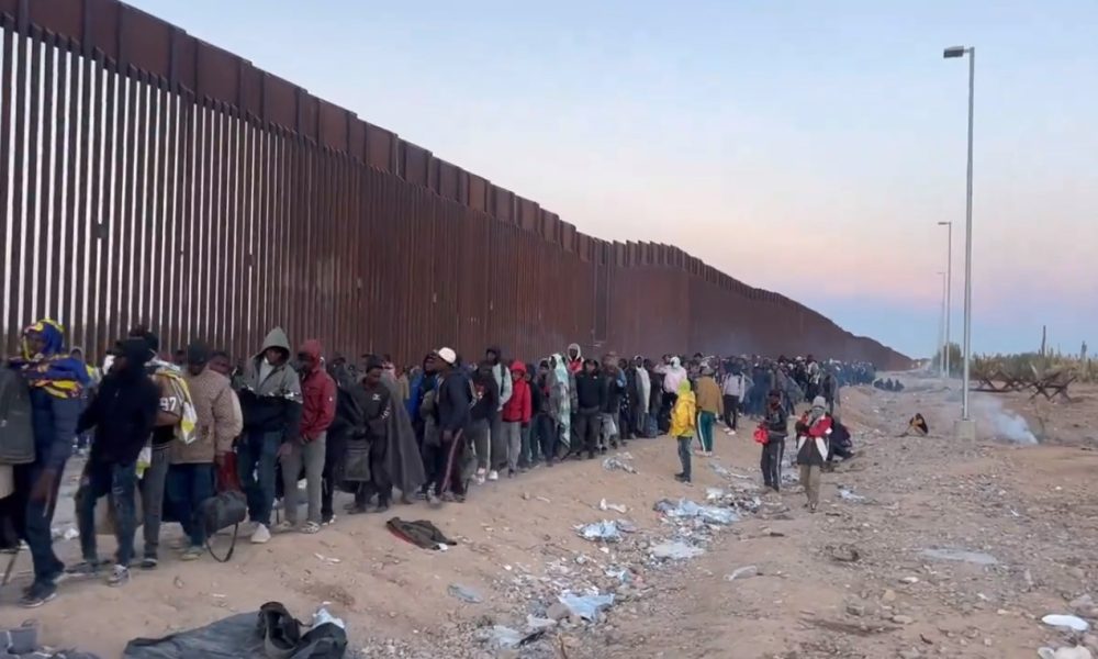 Récord histórico de cruces en la frontera de EEUU: más de 12 mil ...