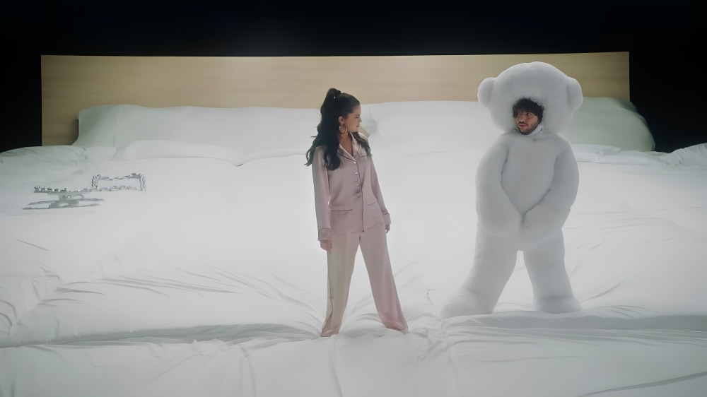 Selena Gómez desafía las críticas y celebra su amor con el productor Benny Blanco