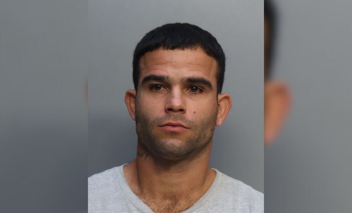 Cubano Es Detenido Tras Chocar A Un Policía De Miami Dade Y Abandonar