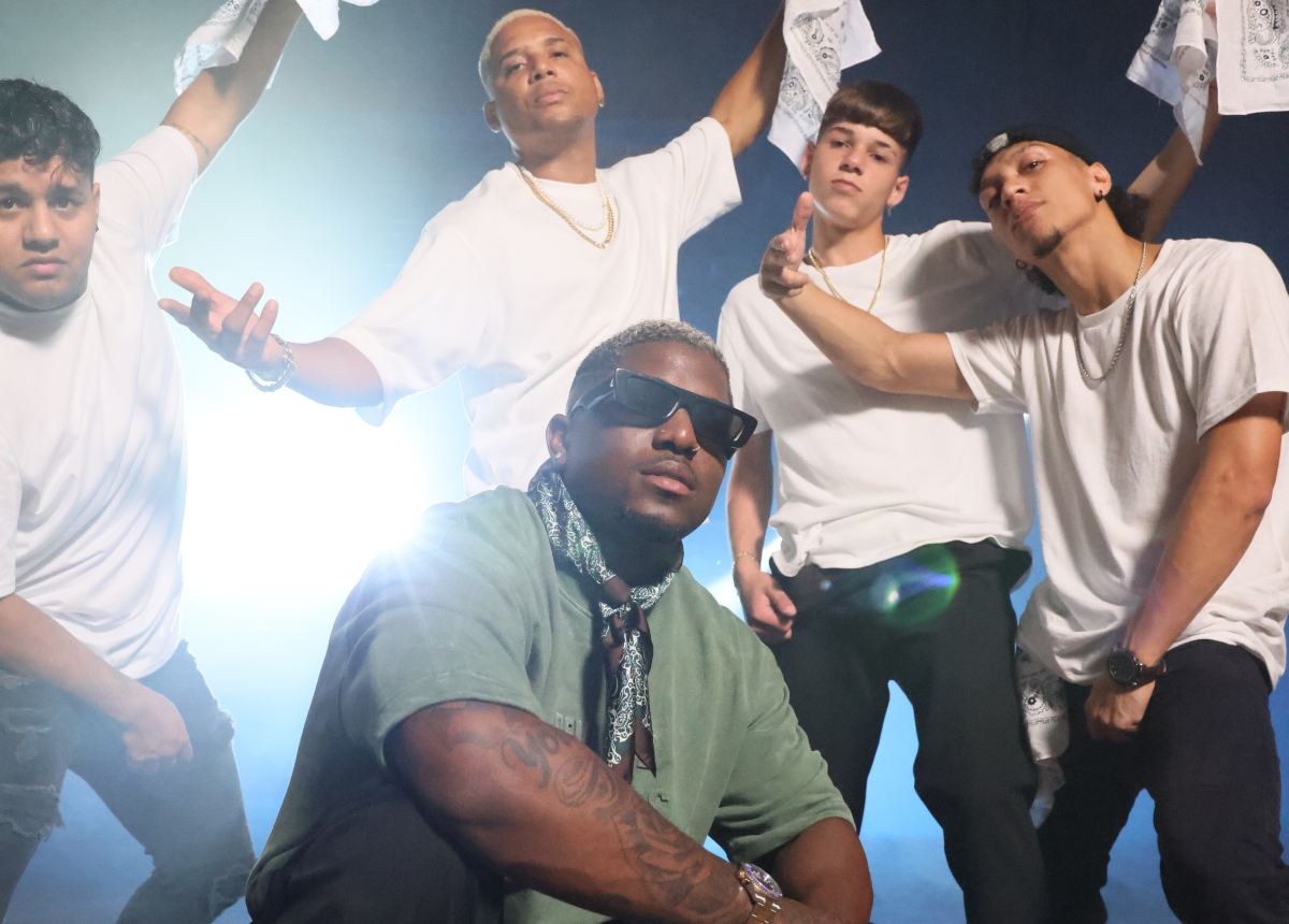 ¡Un espectáculo visual! L Kimii se viste de estreno con el videoclip de ‘Orgullo’