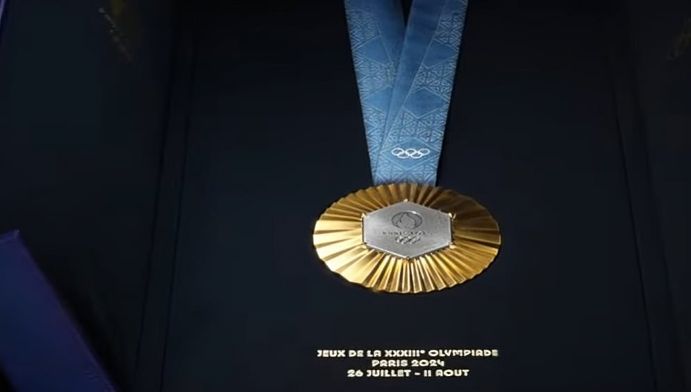 Presentan las medallas que se entregarán en los Juegos Olímpicos de París 2024