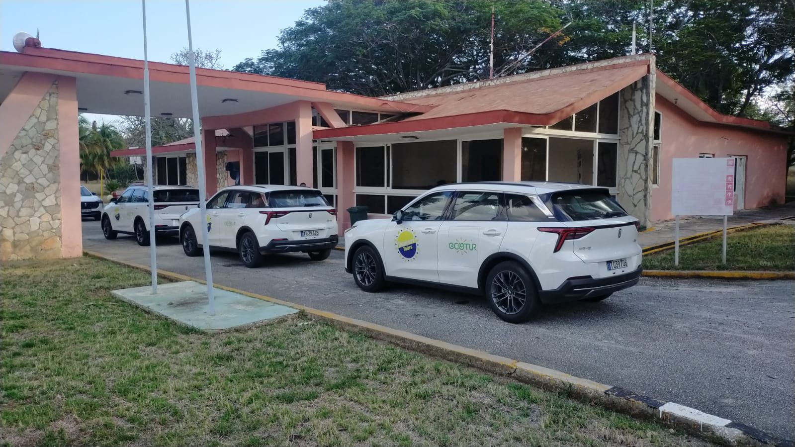 Vehículos SUV Bestune T55 se encuentran a la renta en Holguín y La Habana