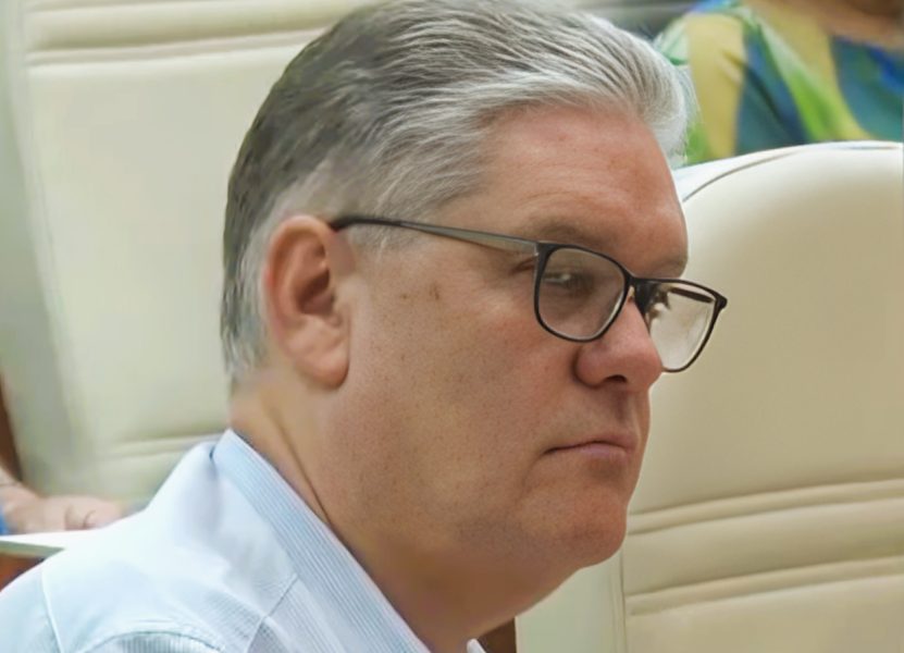 Miguel Díaz-Canel le tira una piedra a Alejandro Gil Fernández y ...