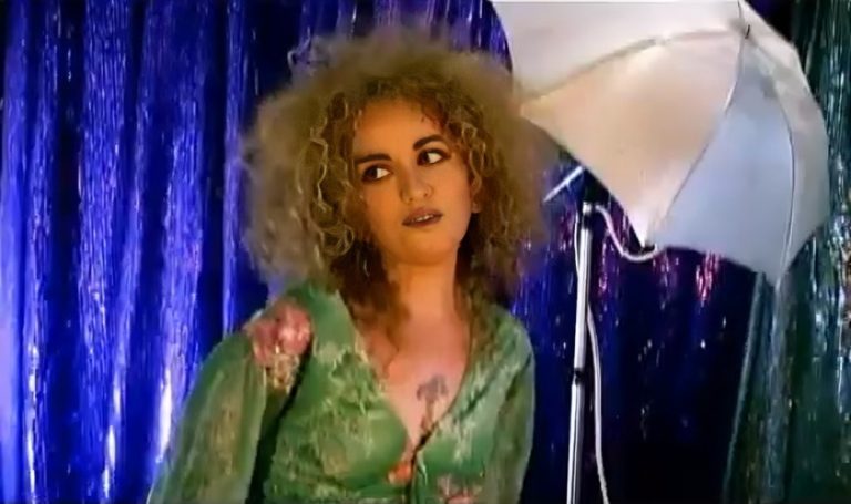 Actriz cubana Jessie Riffá protagoniza la portada de una revista ...