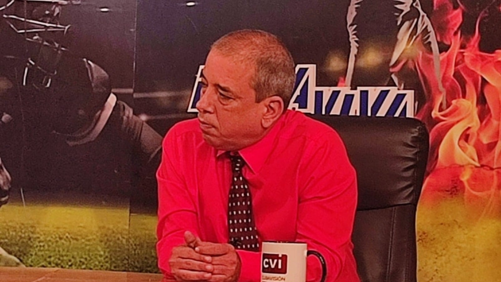 Aficionados apoyan a Renier González tras su expulsión de la TV Cubana ...