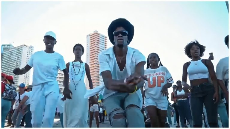 Bailarines cubanos buscan romper récord Guinness en el malecón de La Habana