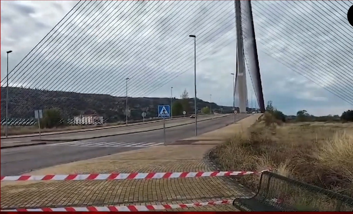 Influencer muere al caer de un puente mientras grababa un video para sus redes