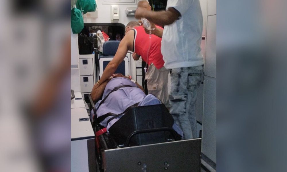 Caída de un tractor desde un puente deja a cuatro personas graves en ...