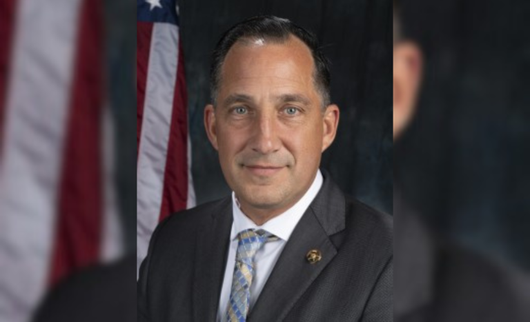 Trump nombra a un cubanoamericano para liderar el Servicio de ...