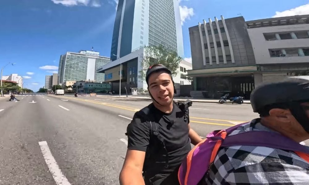El Chicleee: el joven cubano que recorre las calles de La Habana con ...