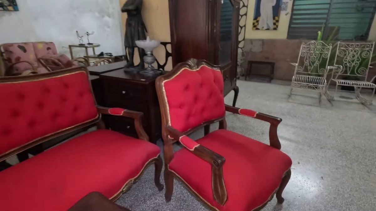El negocio de los muebles antiguos en Cuba cuyo precio puede superar ...