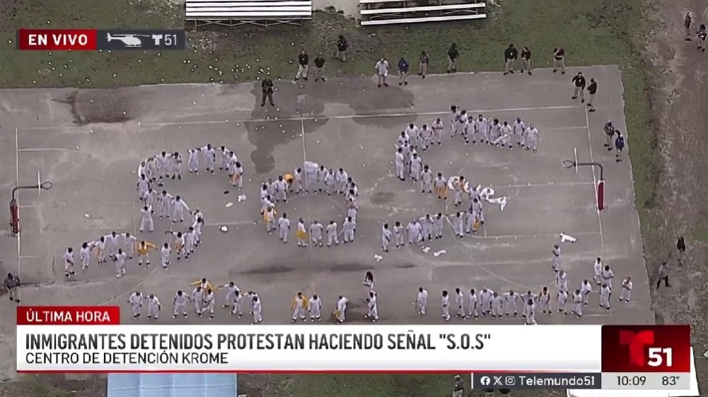 Migrantes cubanos detenidos en Krome forman el mensaje “SOS Cuba”