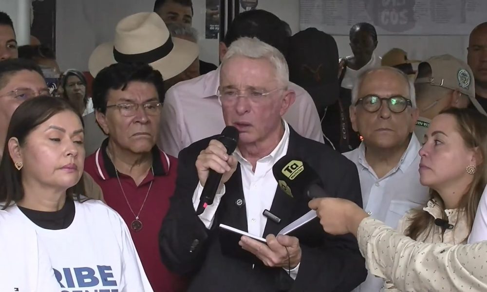 Expresidente colombiano Álvaro Uribe recibe sentencia de 12 años de ...