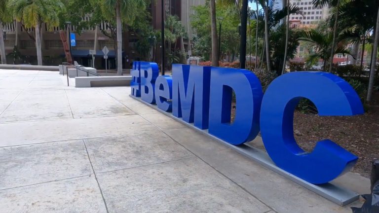 Miami Dade College al servicio de los migrantes: inglés gratis ...