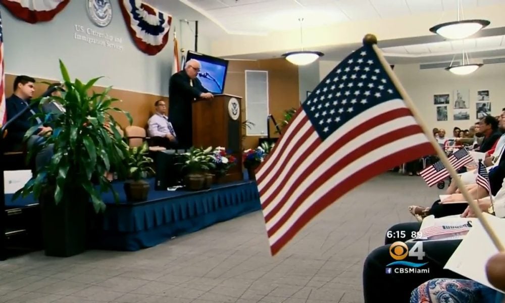 ¿Qué significa un hold de inmigración en USCIS?