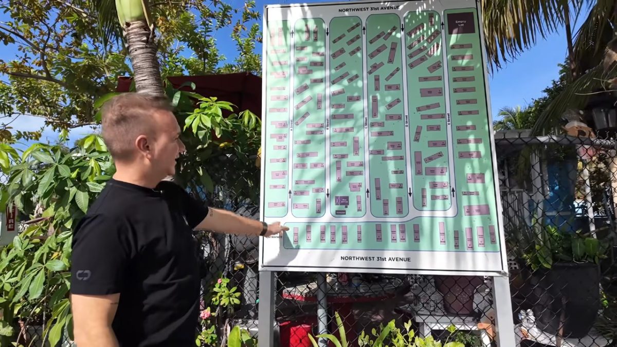 Youtuber visita el “barrio más pobre de Miami” y conversa con un cubano