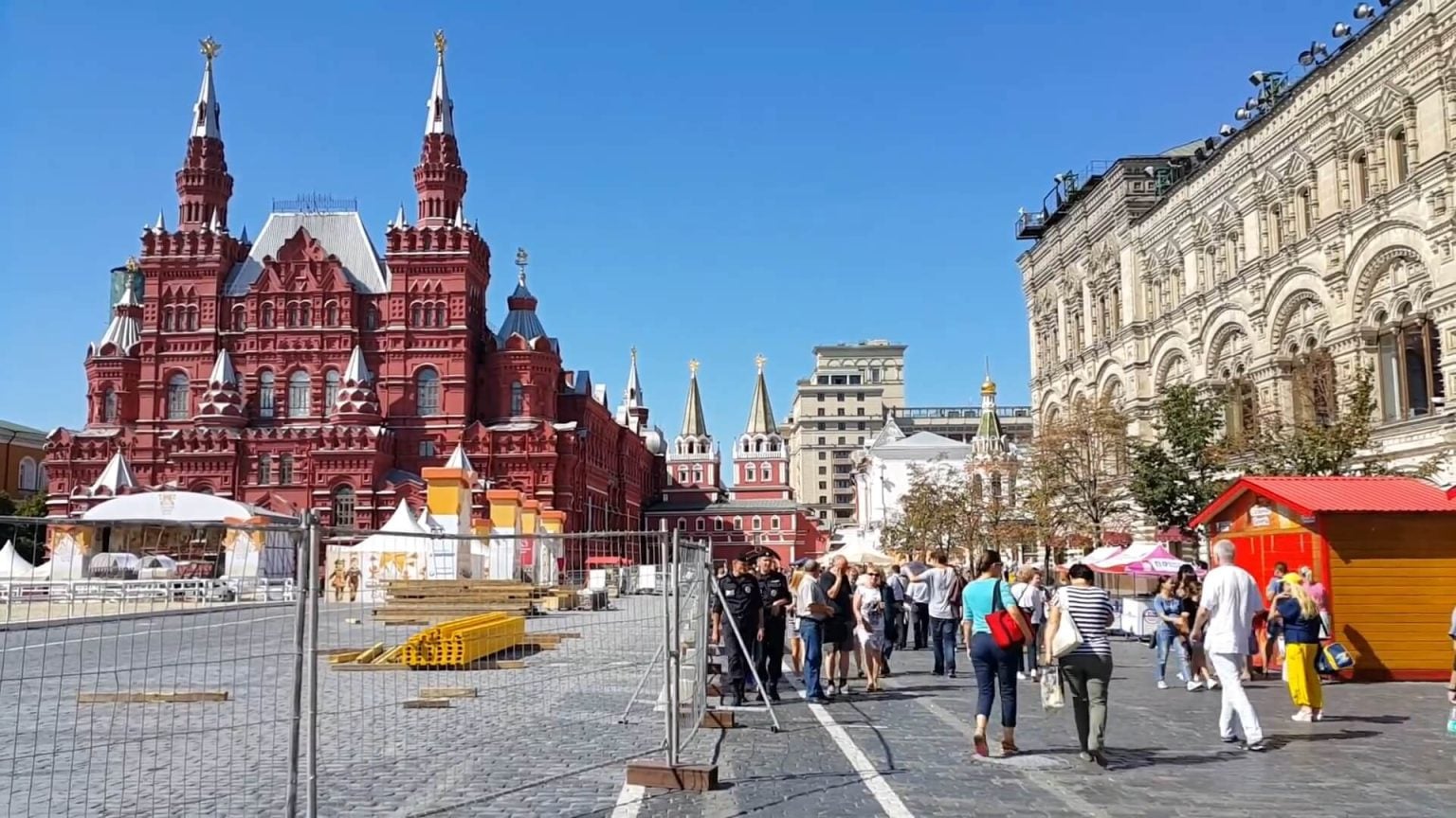 Arrestan a cubano en la Plaza Roja: exigía reunirse con el presidente ...