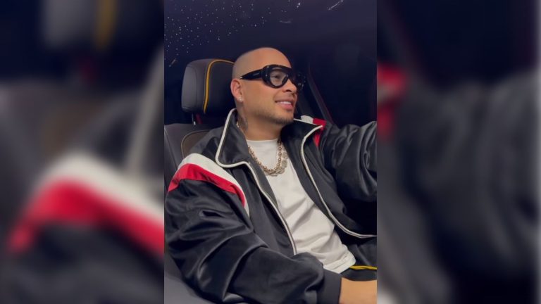 ¡Ya no se esconden! Jacob Forever aparece junto a su novia en una ...