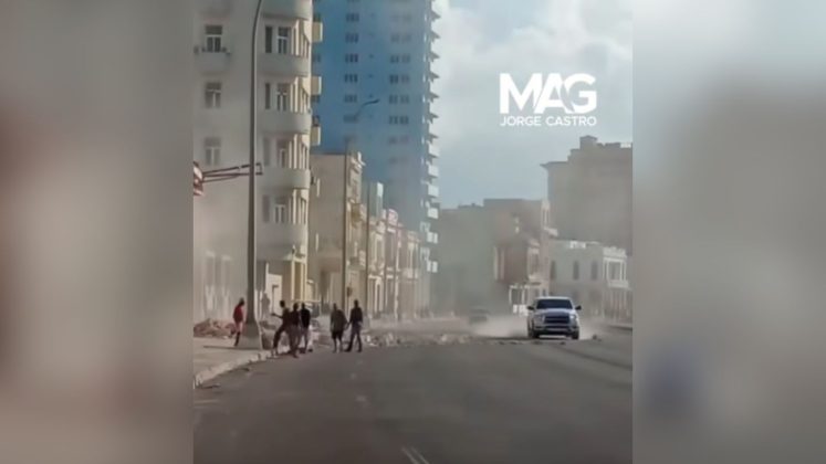 Derrumbe en el Malecón de La Habana tras el sismo sentido en el ...