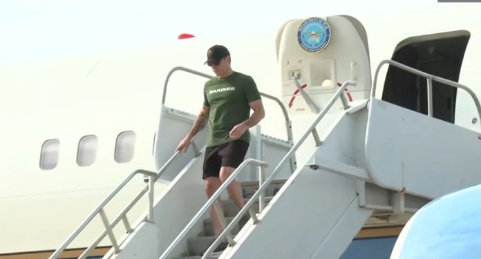 El secretario de Guerra Pete Hegseth llega a la Base Naval de ...