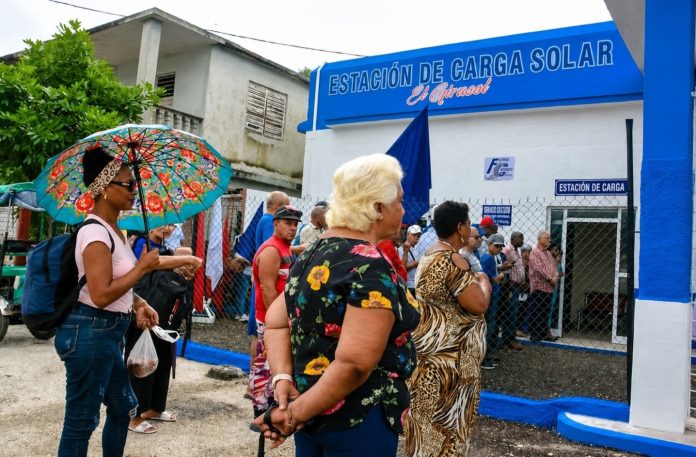 Una mipyme abre la primera estación solar de carga en Holguín